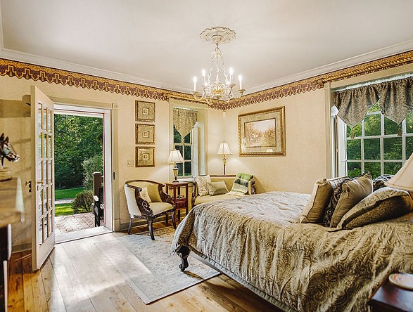 Moonstone Manor | Discover Lancaster