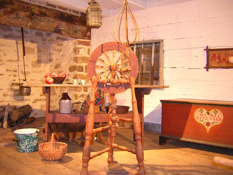 Amish Christmas Traditions | How Do the Amish Celebrate Christmas ...