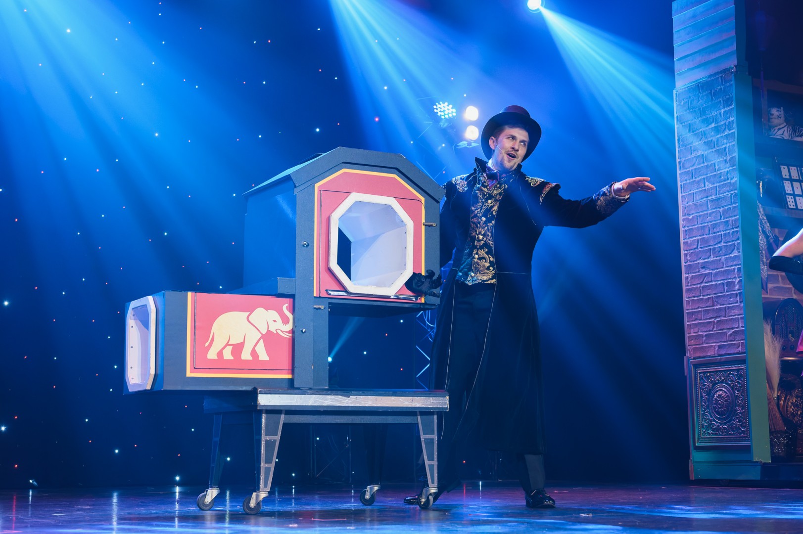 Magic & Wonder Dinner Theater | Discover Lancaster