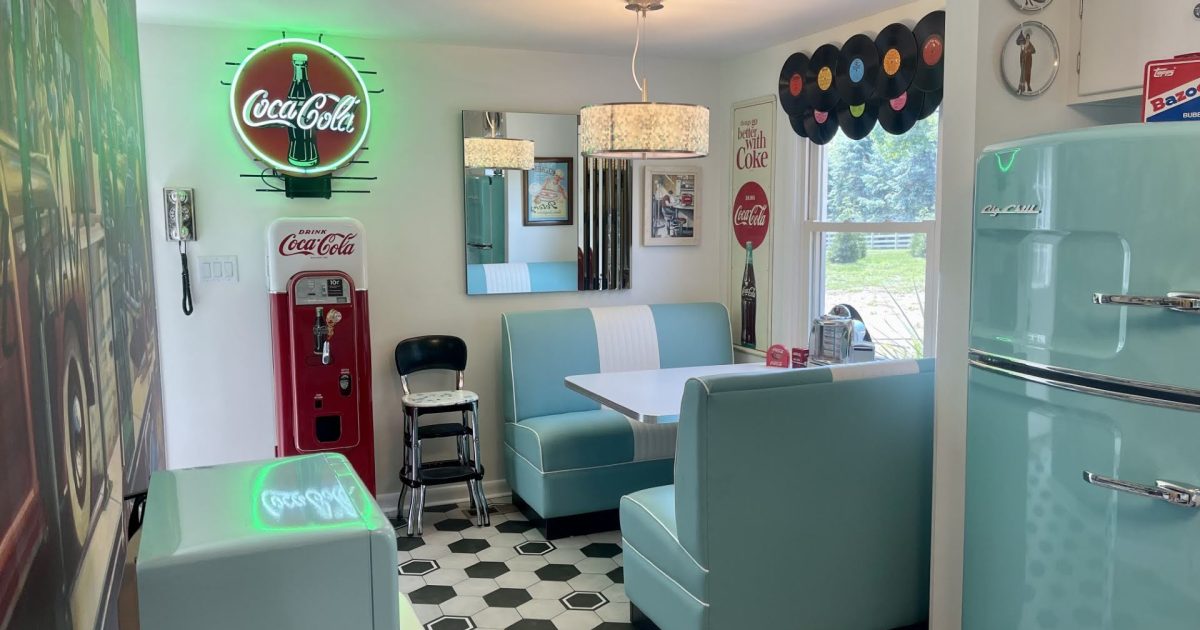 The Rockin' Retro - Stone Gables Estate | Discover Lancaster